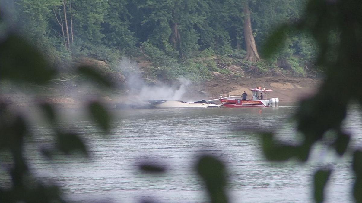 Boat fire reported on Ohio River near Sherman Minton Bridge | Local ...