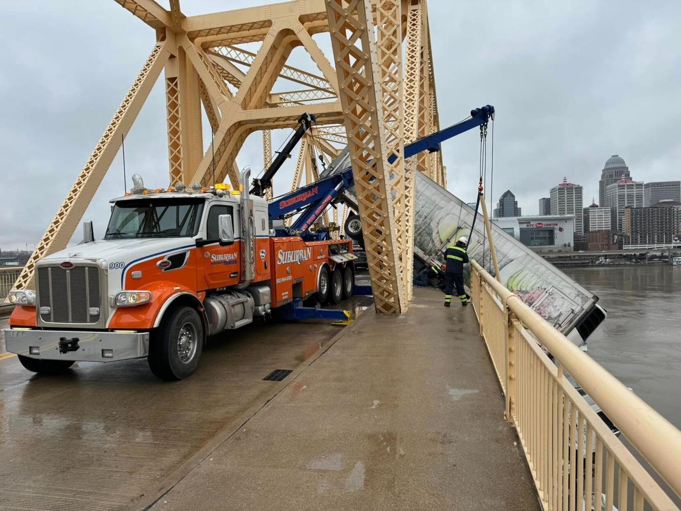 Louisville firefighter describes moment he pulled woman from semi dangling off 2nd Street Bridge ...