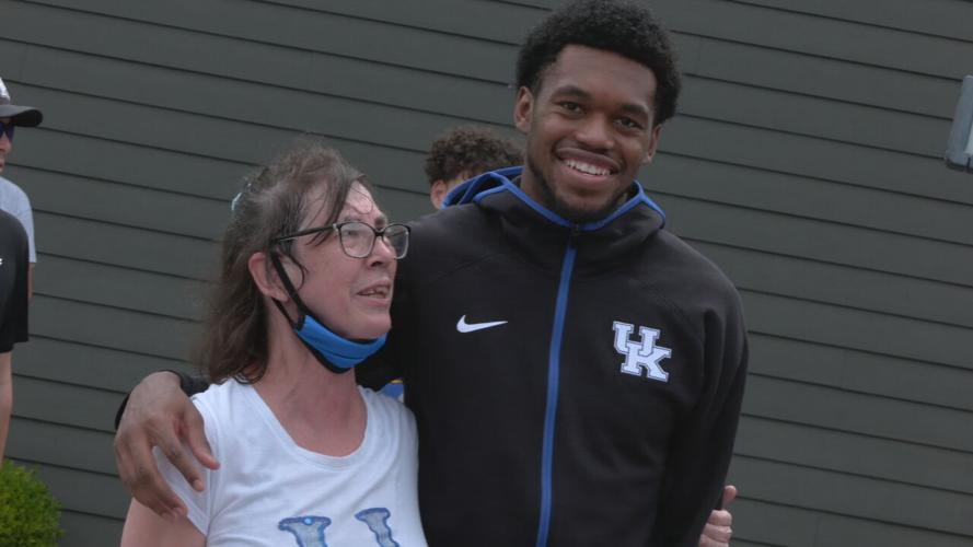 Coach Cal, UK players pay a special visit to fans in Oldham County ...