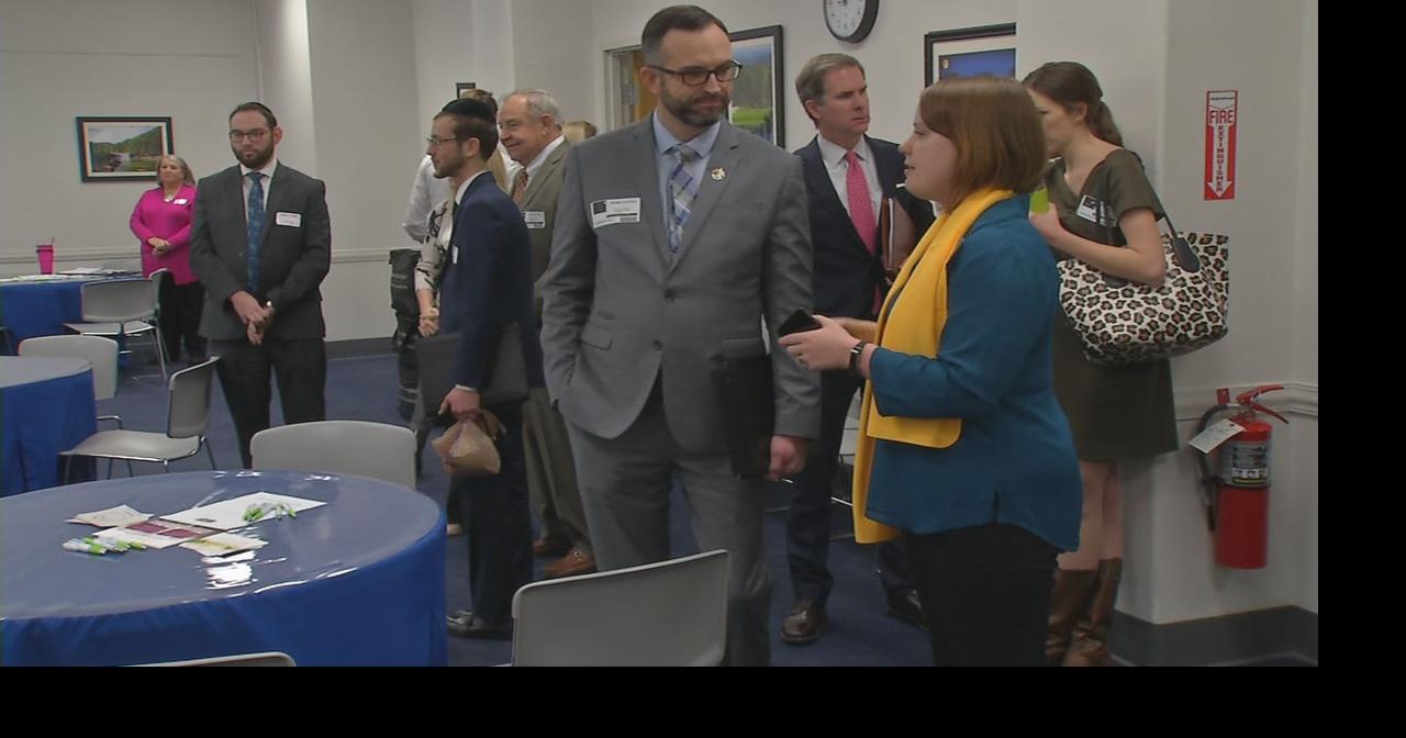 Supporters of school choice rally in Frankfort | Local News | wdrb.com