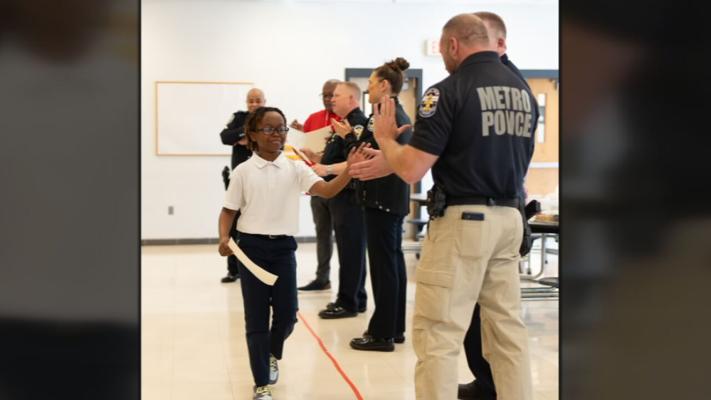 Carter Elementary students finish LMPD-led program to guide them away ...