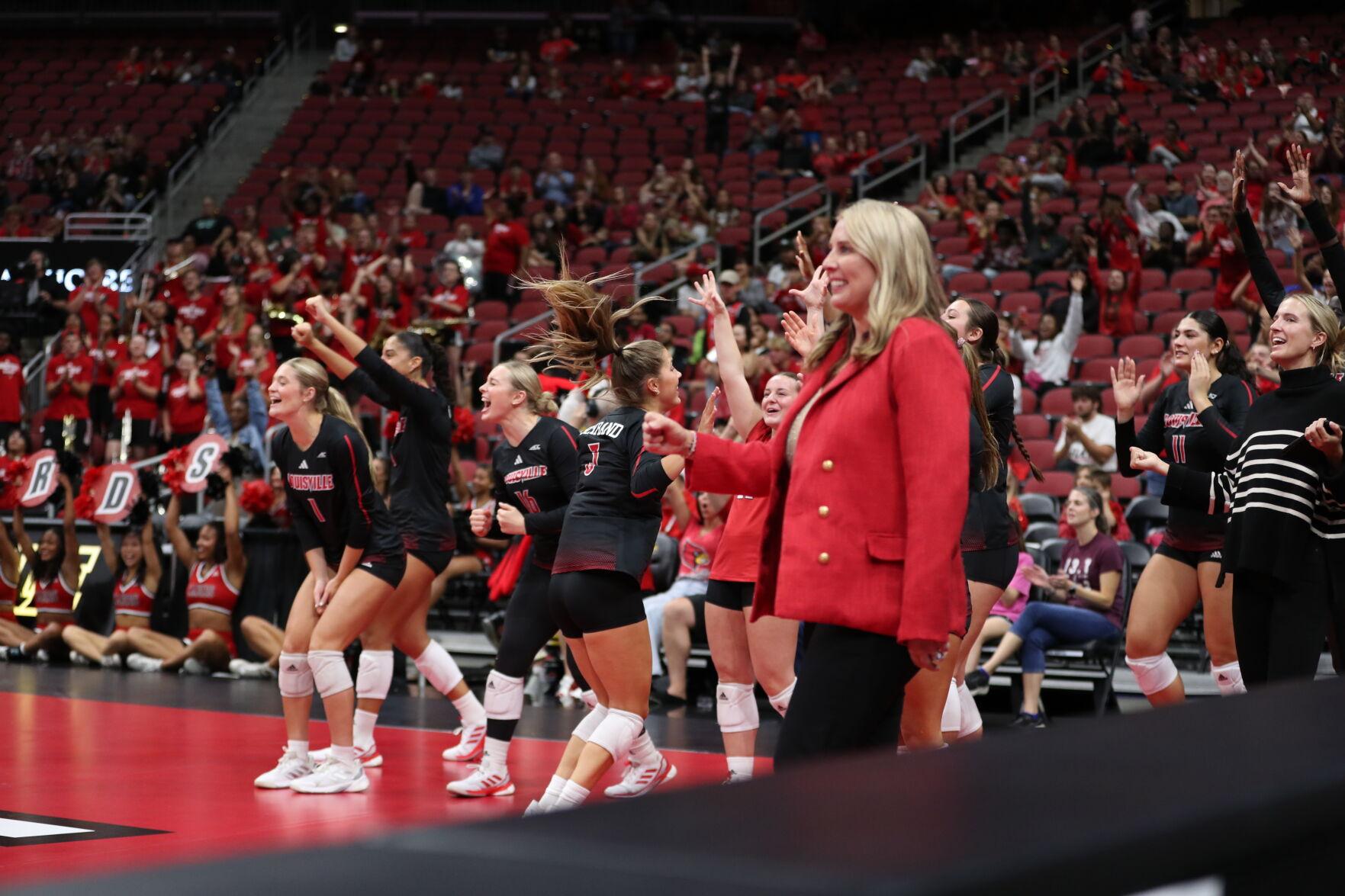 Charitie Luper takes over to lift No. 5 Louisville to sweep No. 3 ...