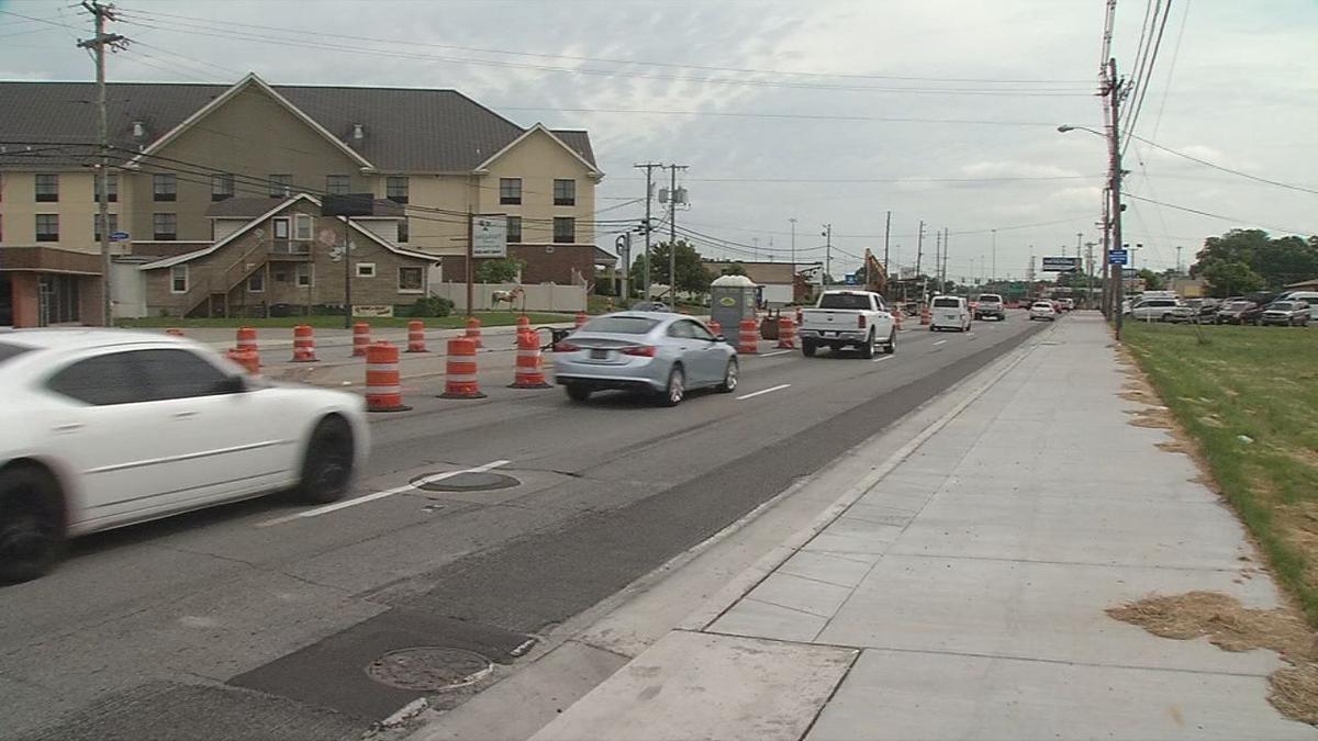 Crews install 4.5 miles of median on busy stretch of Dixie Highway ...