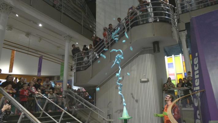 Families ring in the New Year at noon at Kentucky Science Center ...