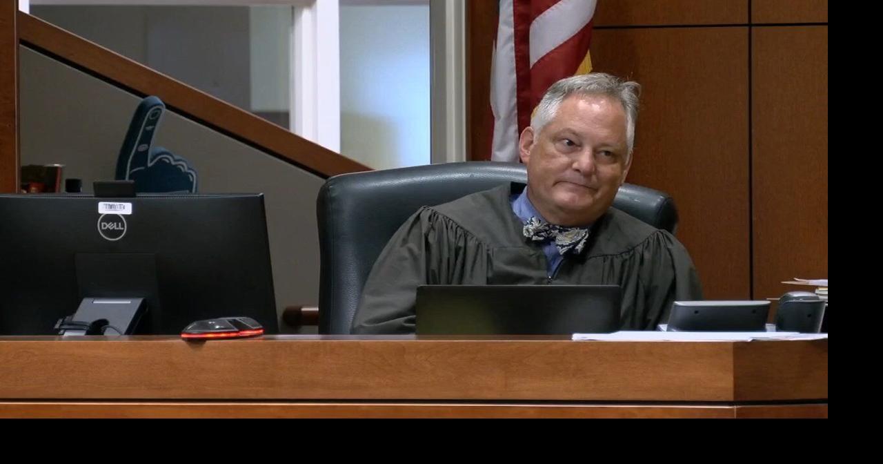 Judge clears courtroom in sentencing hearing, says 'whole room stinks ...