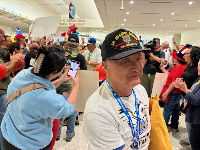 Valerie Chinn joins her dad, a Vietnam veteran, on Honor Flight to ...