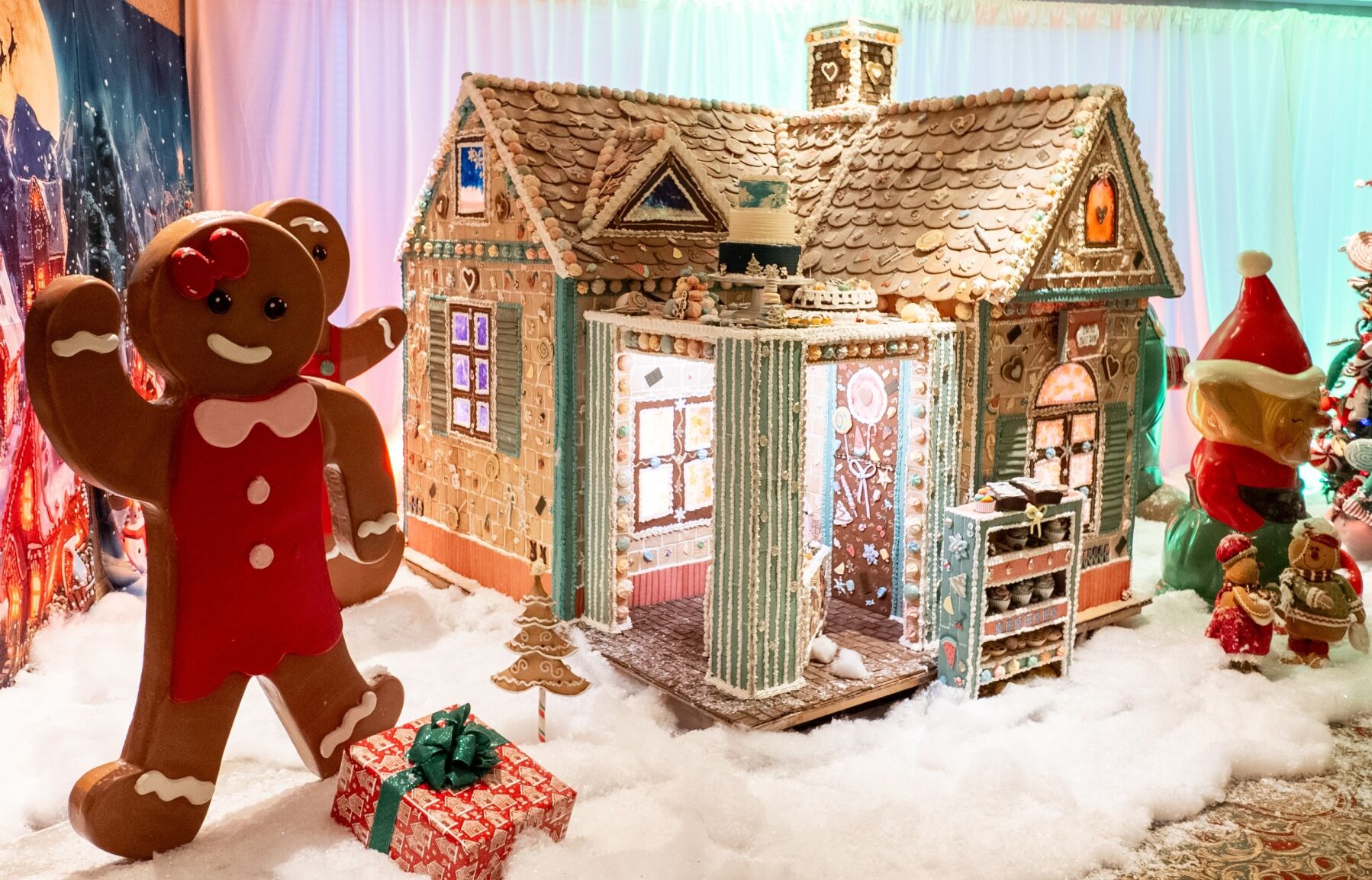 French Lick Resort reveals 700-pound gingerbread house for the holidays ...