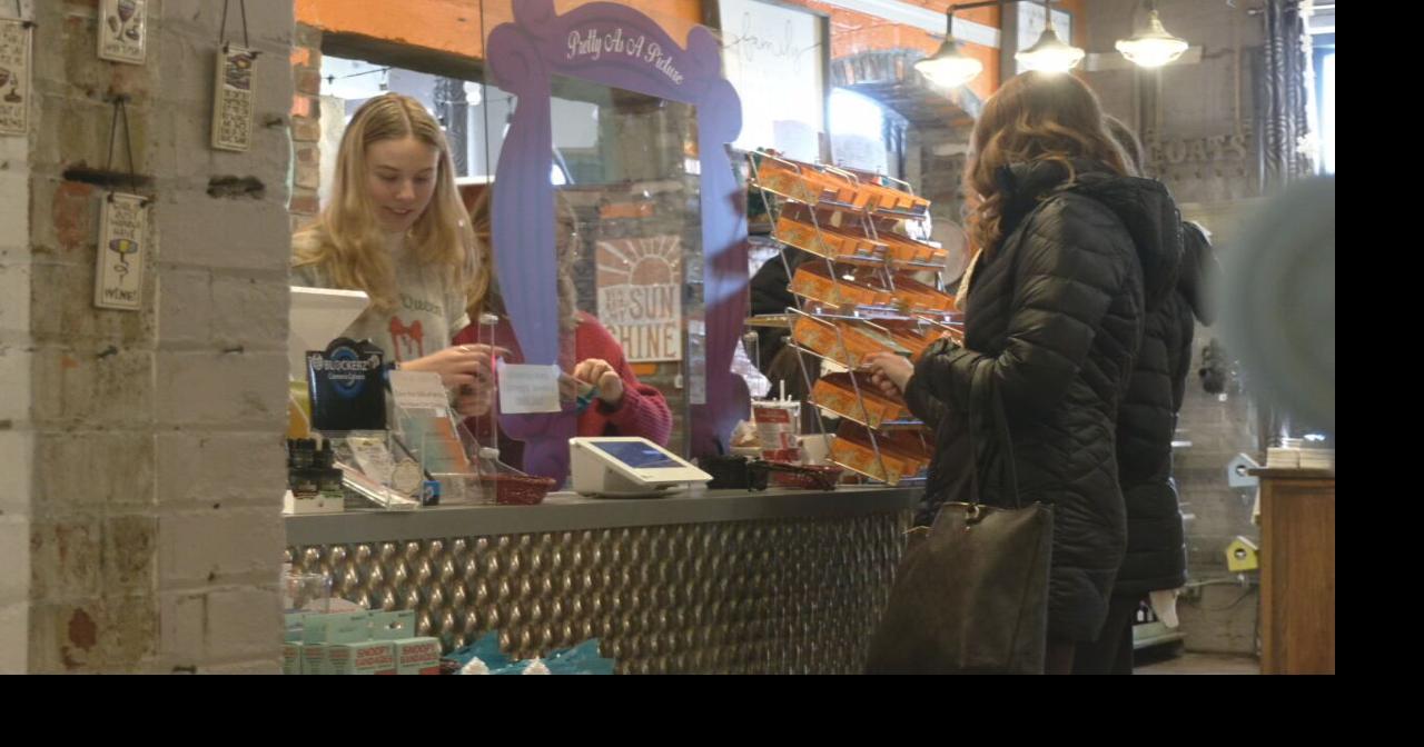 Last minute shopping | Stores in Louisville see steady business on ...