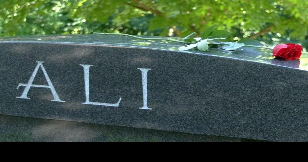 Muhammad Ali's memory honored at Louisville gravesite six years after ...