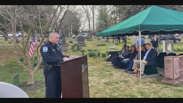 Louisville community gathers to remember fallen LMPD Officer Peter ...