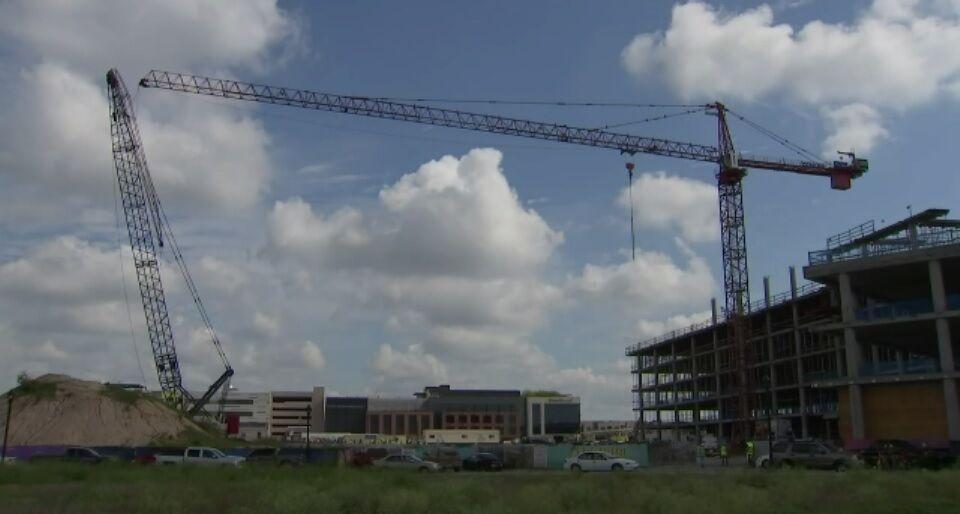 CRANE ACCIDENT - AUSTIN TEXAS - 9-16-2020.jpg | | wdrb.com