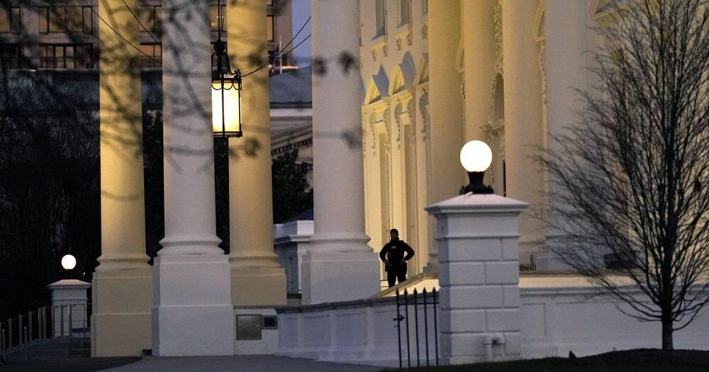 Secret Service guard outside White House | | wdrb.com