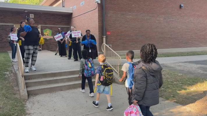 Louisville moms, volunteers welcome Byck Elementary School students ...