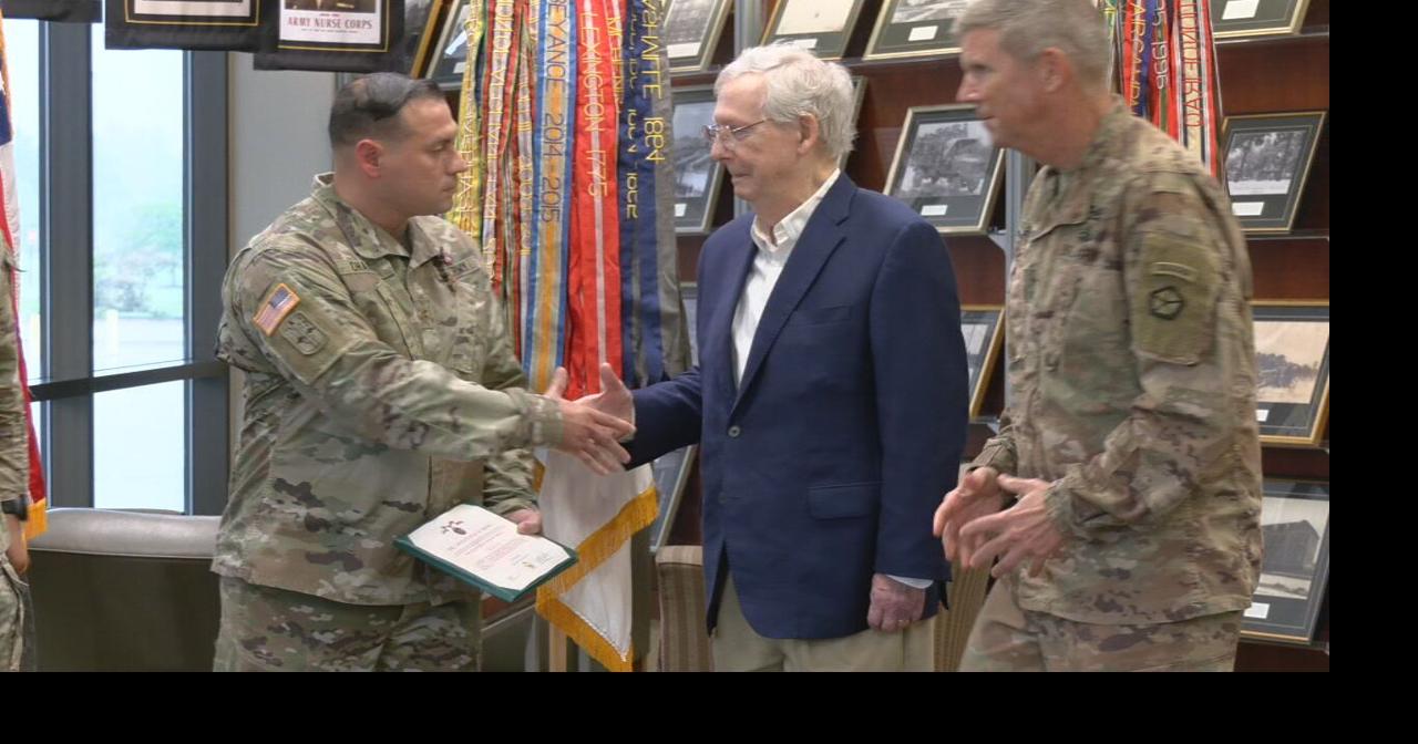 Sen. Mitch McConnell visits Fort Knox for award ceremony honoring ...