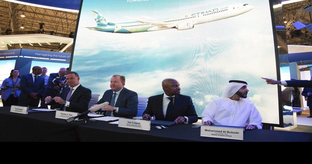 Etihad CEO Tony Douglas, Boeing Commercial Air president and CEO ...