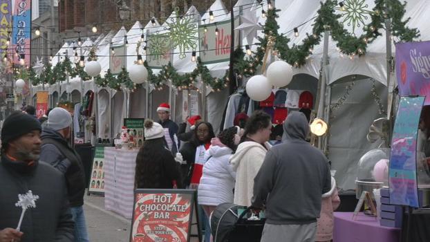 Light Up Louisville draws large crowd downtown to celebrate the holiday ...
