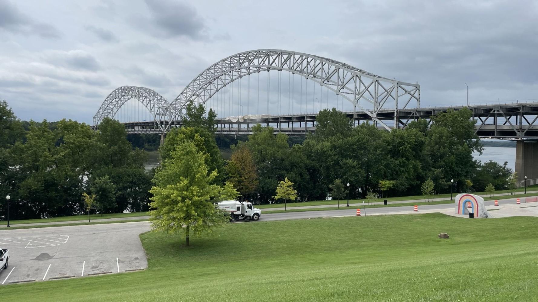 Closed WB lane on top deck of Sherman Minton Bridge reopens after ...
