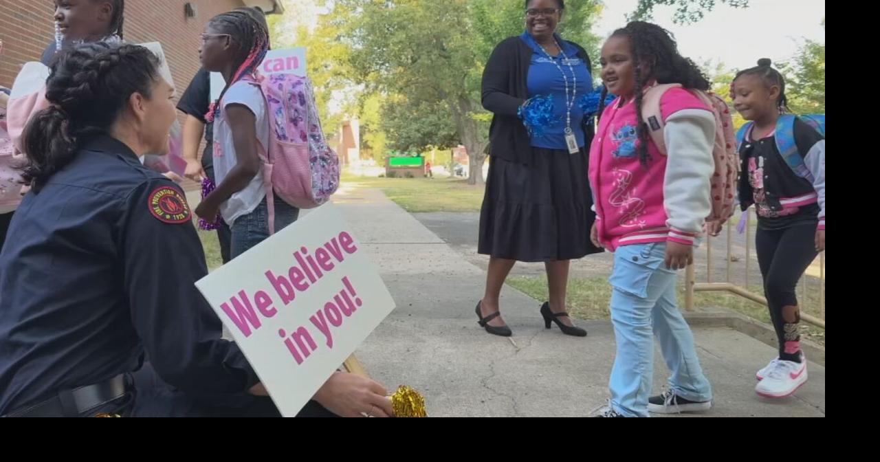 Louisville moms, volunteers welcome Byck Elementary School students ...
