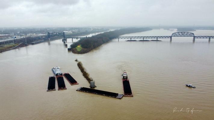 10 coal barges break loose on Ohio River near McAlpine Lock and Dam ...