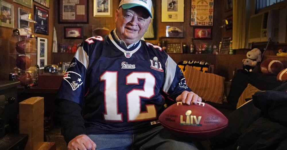 Don Crisman, one of three fans who have attended every Super Bowl (Jan ...