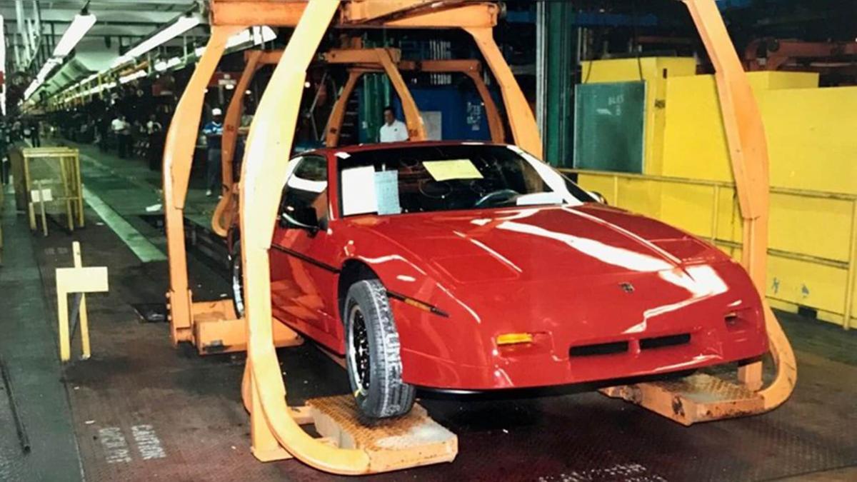 The last Pontiac Fiero ever built has been sold for $90,000 | National ...