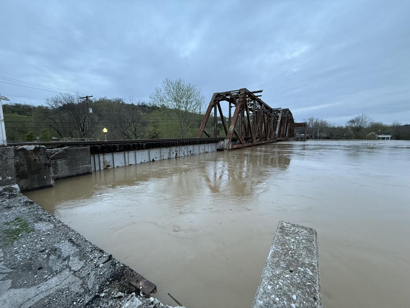 Kentucky River crests dangerously close to breaching Frankfort's ...