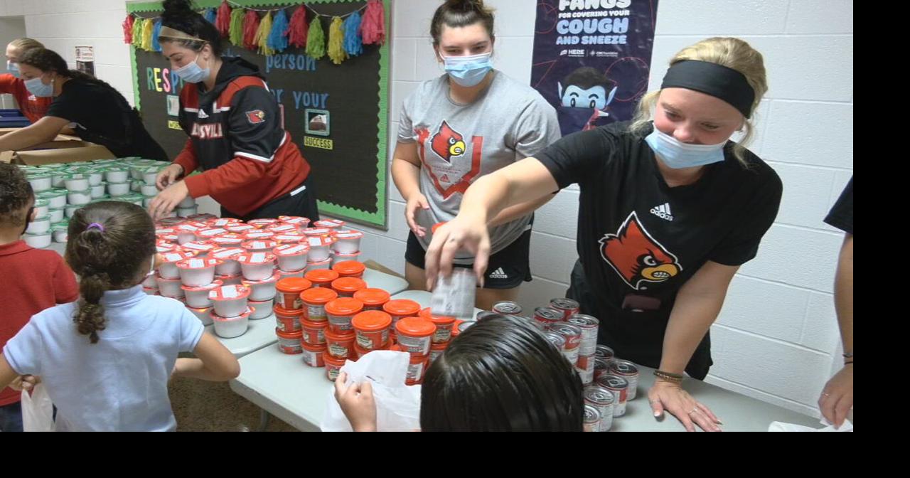 Blessings in a Backpack volunteers hand out much-needed meals to JCPS ...