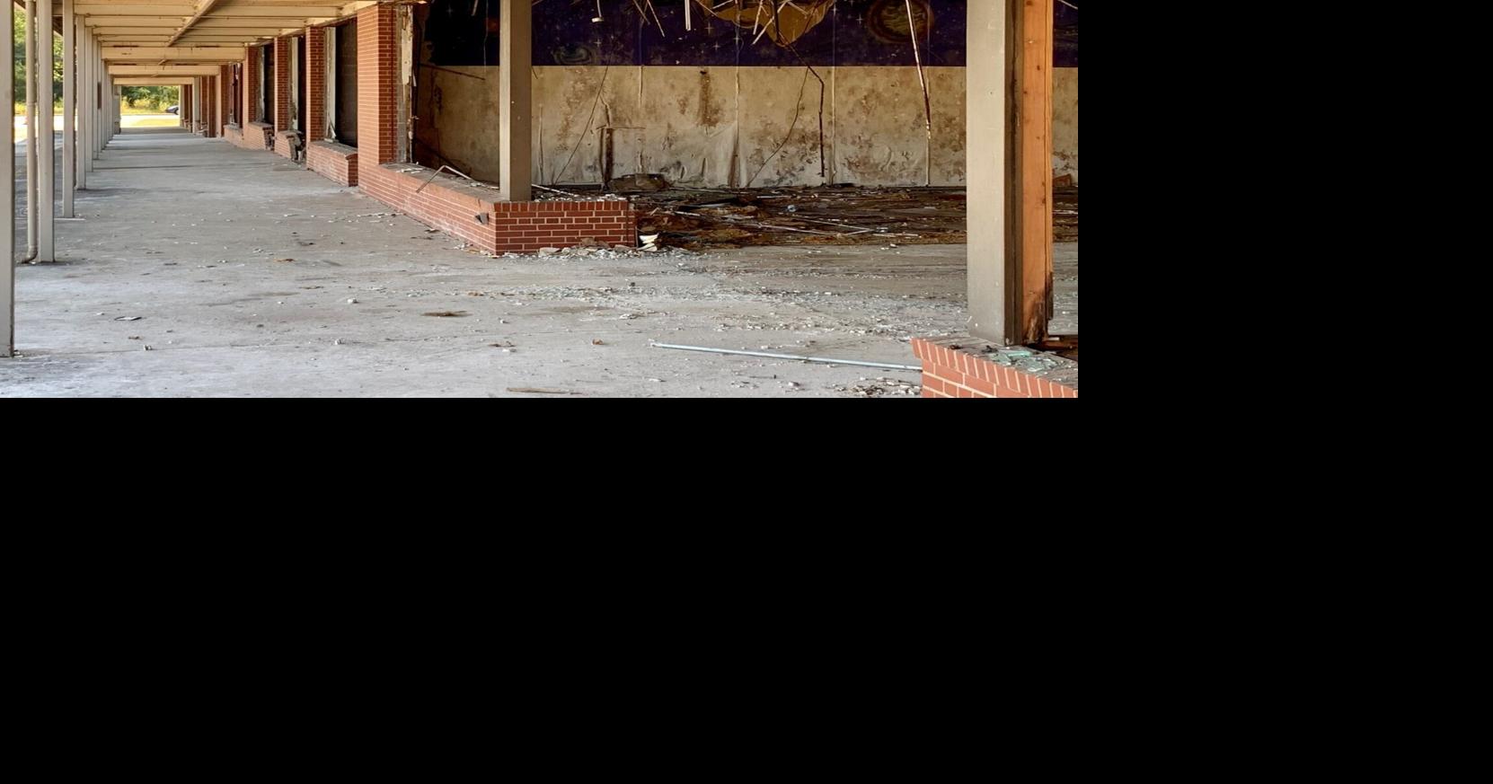 Vacant space at Redmar Plaza.jpg | | wdrb.com