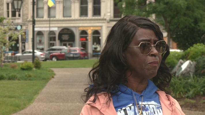 Louisville mother offering $5,000 reward to find murdered son's killer ...