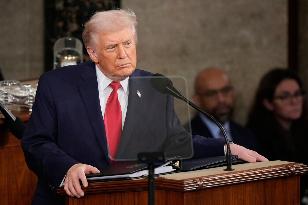 Trump signs an executive order that invites vetting of top AI models ...