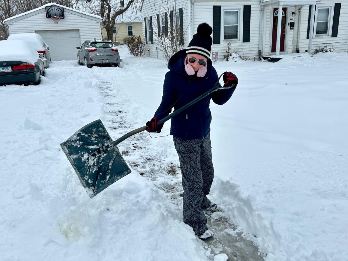 Southern Indiana residents continue storm cleanup as another snowfall ...