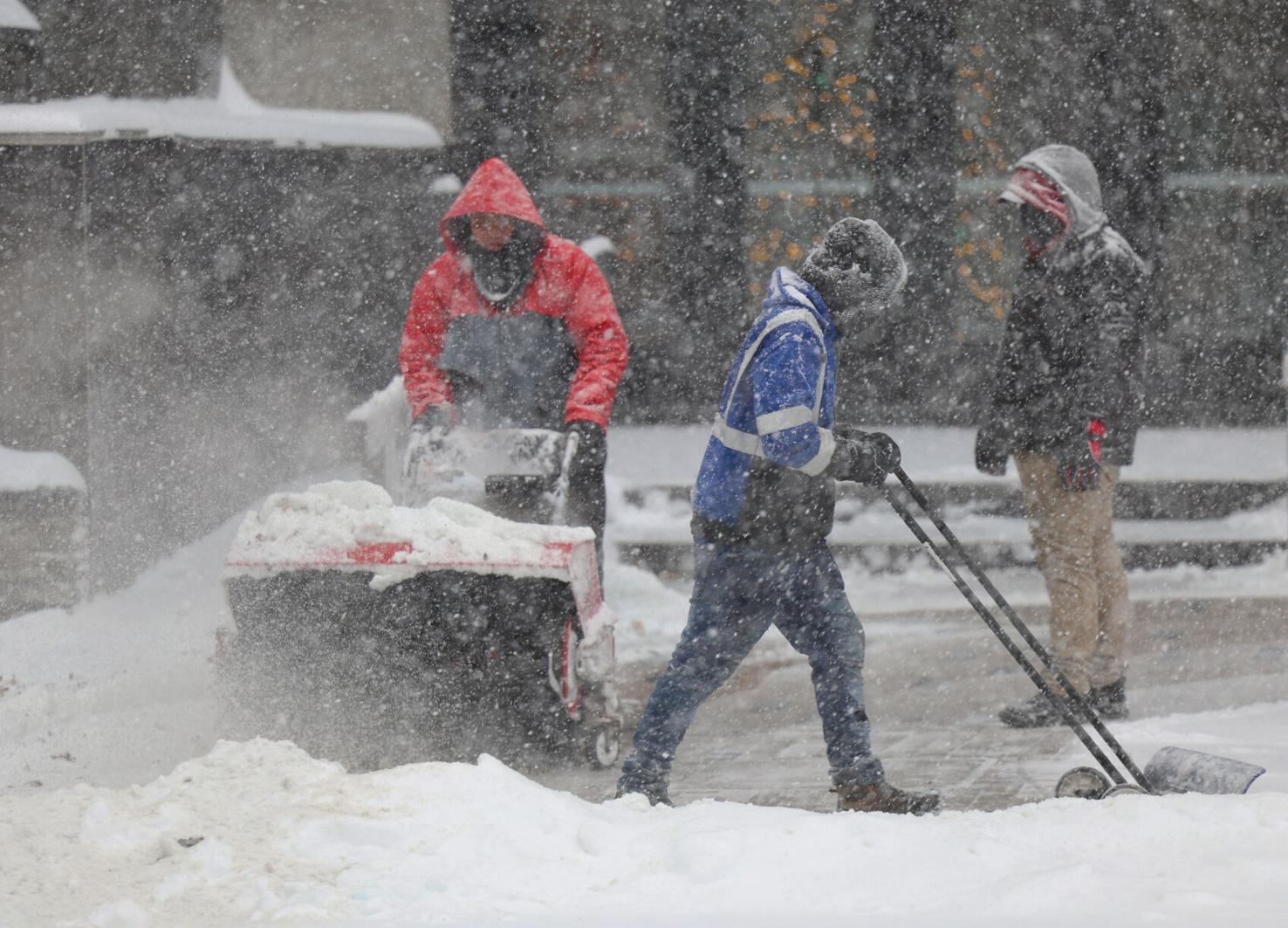 Louisville sees snowiest day since 1998, crews working on roads | Local ...