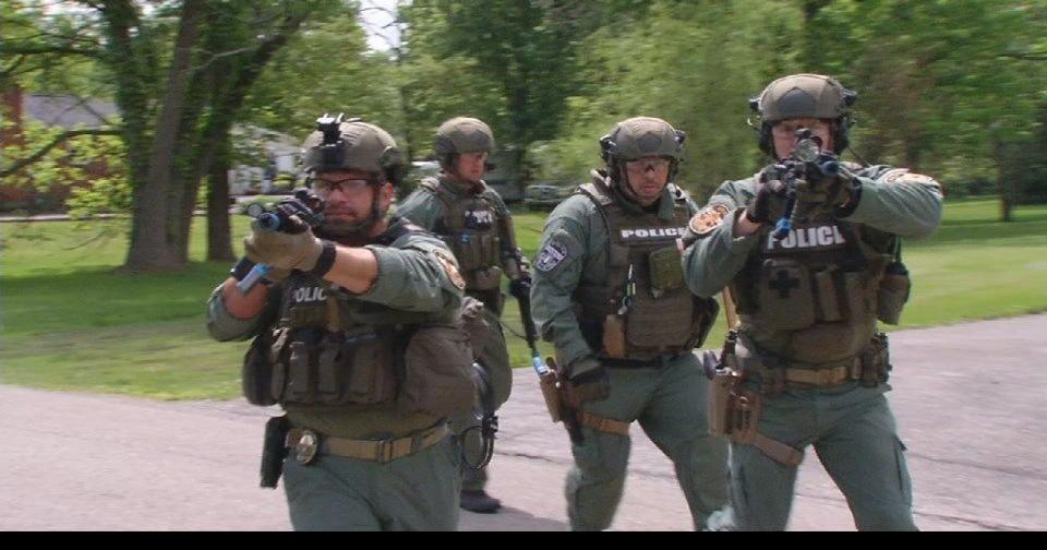 All Louisville first responders learning SWAT techniques in order to be ...