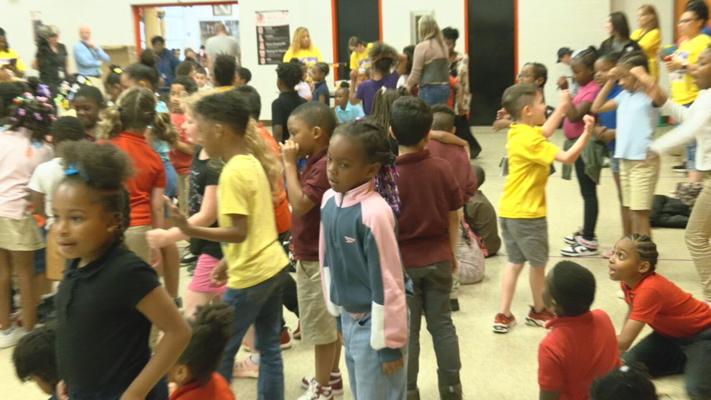 JCPS students receive free pajamas from EJ's PJs after bus driver's act ...