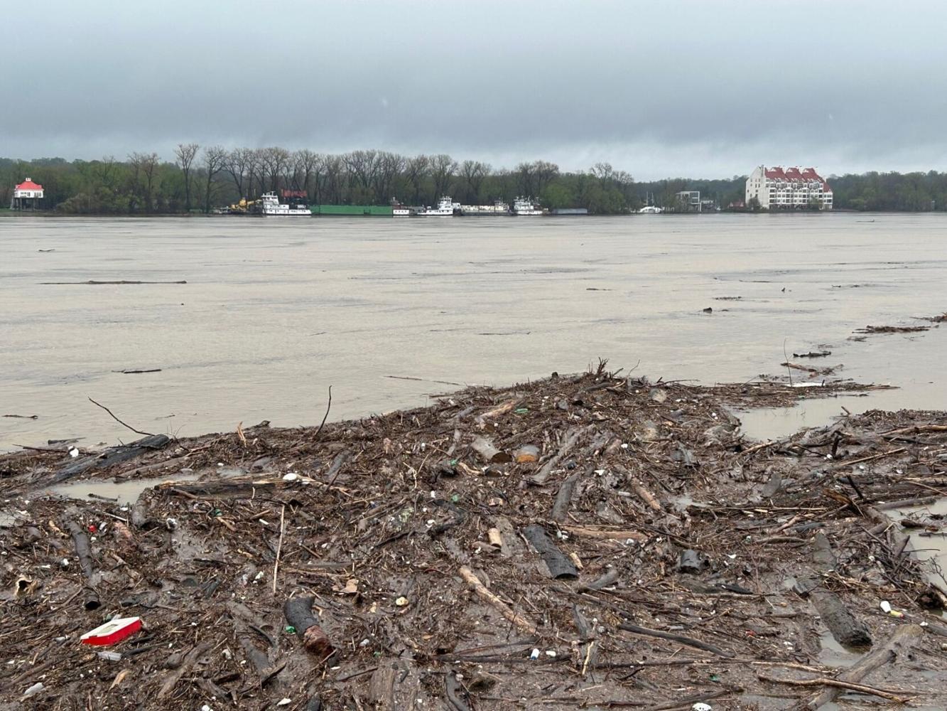Utica residents evacuate as Ohio River is set to flood dozens of ...