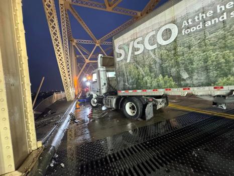 2nd Street Bridge partially reopens Saturday after 4-vehicle crash ...