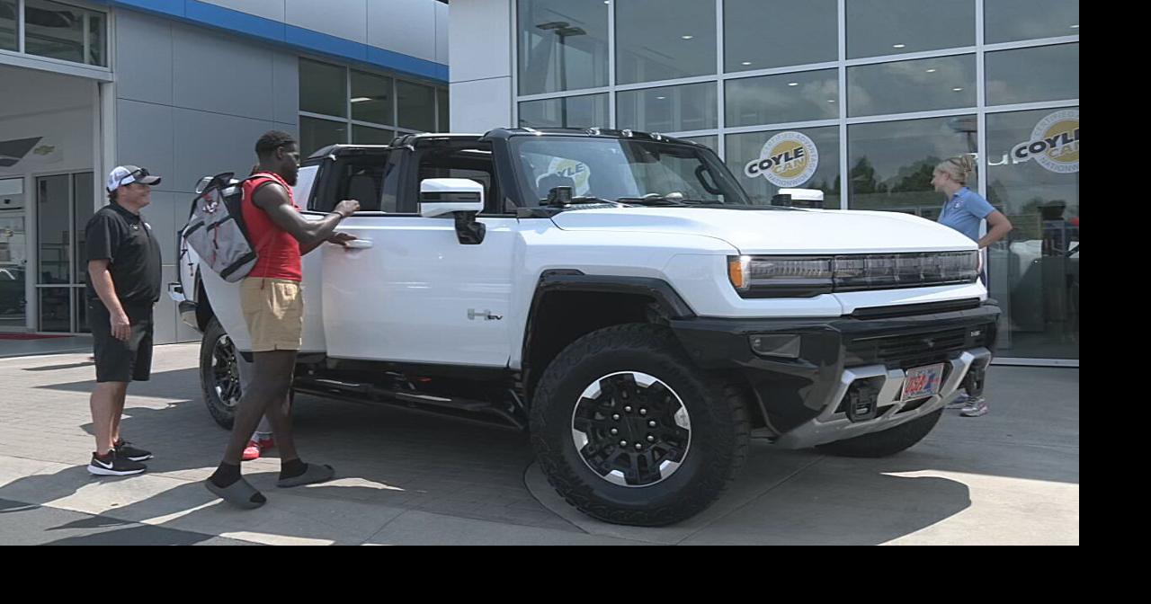 'One of a kind' l Clarksville car dealership unveils new Hummer EV ...
