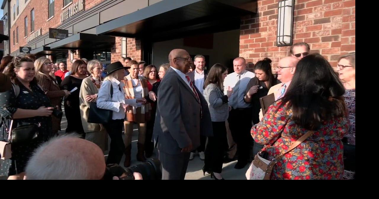 New southern Indiana visitor center opens near Big Four Bridge | Wdrb ...