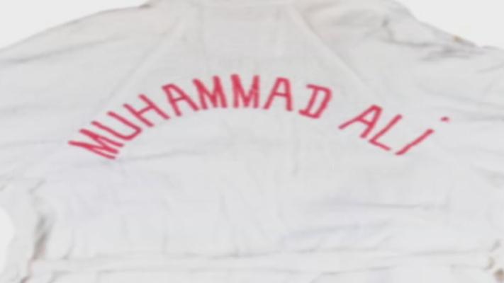 Walkout robe worn by Muhammad Ali up for auction | Local News | wdrb.com