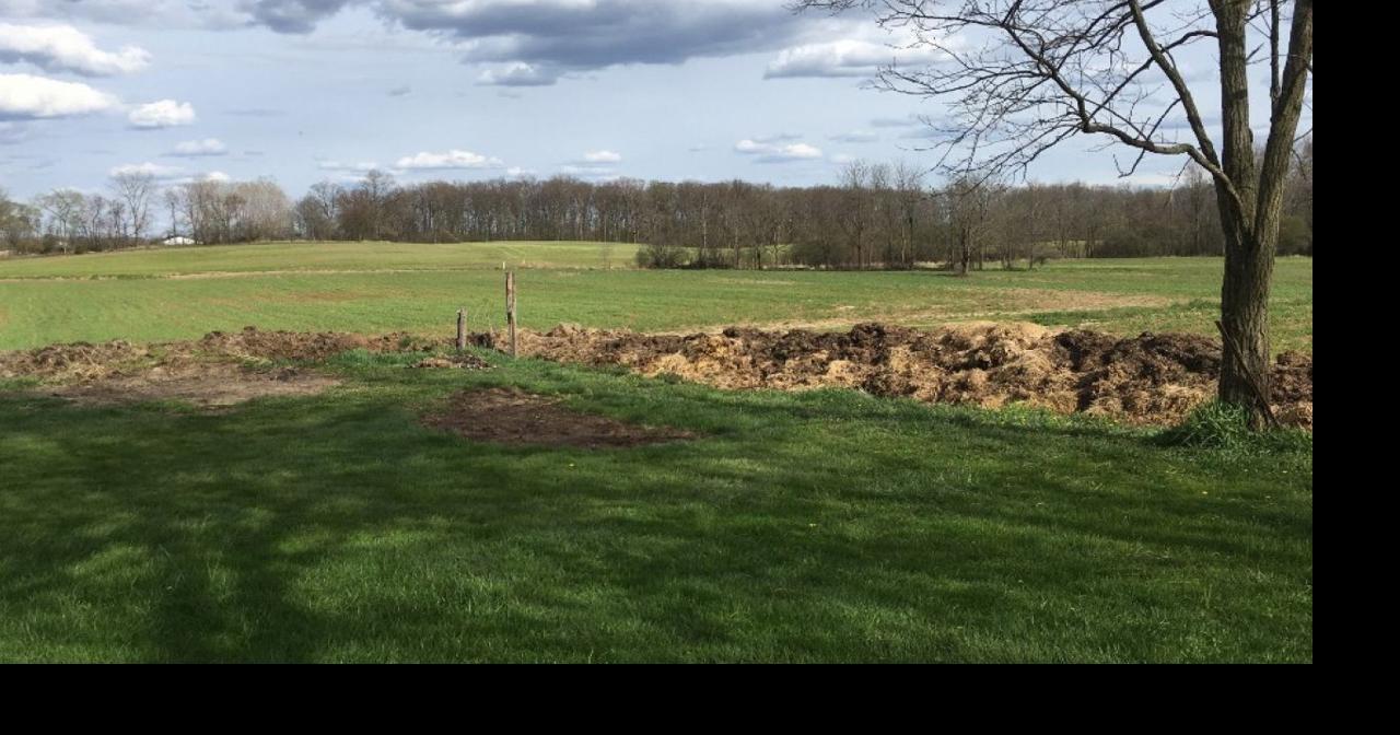 Michigan man builds 'poop wall’ after dispute with neighbor: Report ...