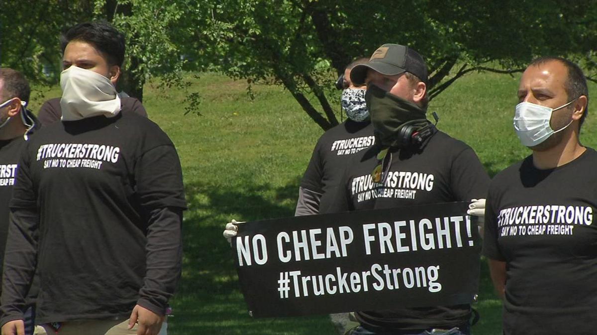 Independent truckers from Kentucky line River Road to protest low ...