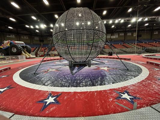 The all-new Shrine Glow Circus Spectacular promises to entertain the ...