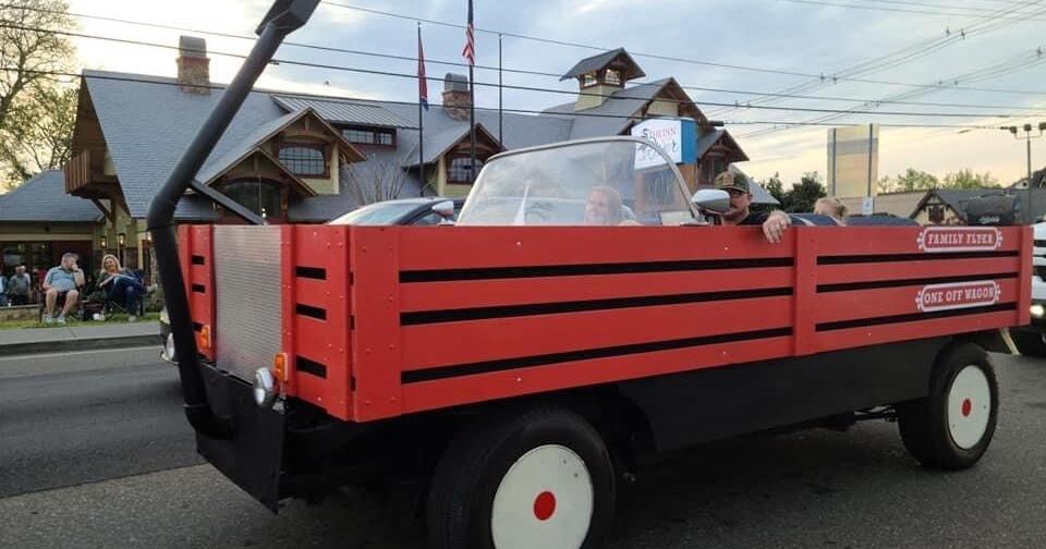 Trimble Co. creator turns heads with big Radio Flyer car and cow on ...