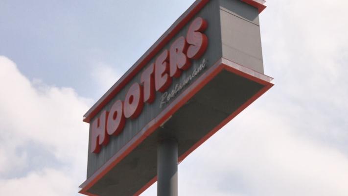2 Hooters locations in Louisville area close | Business | wdrb.com