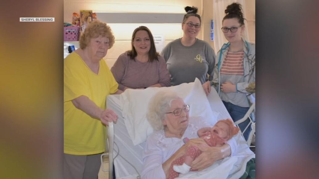 Kentucky family takes rare photo of six generations of women | Local ...