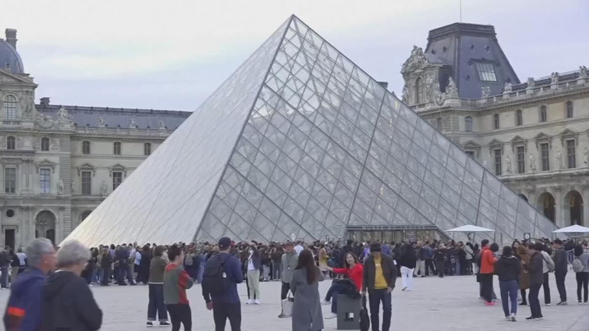 Kentucky students witness $100M jewel heist inside Louvre Museum in Paris | Local News | wdrb.com