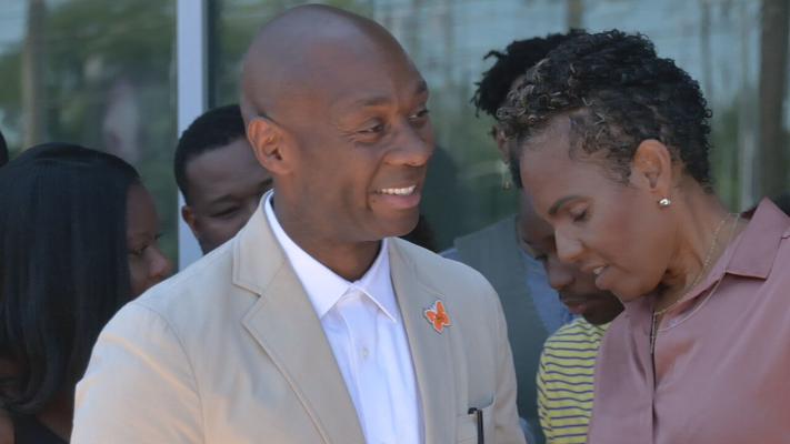 Street in west Louisville named after DeVone Holt, now the president ...