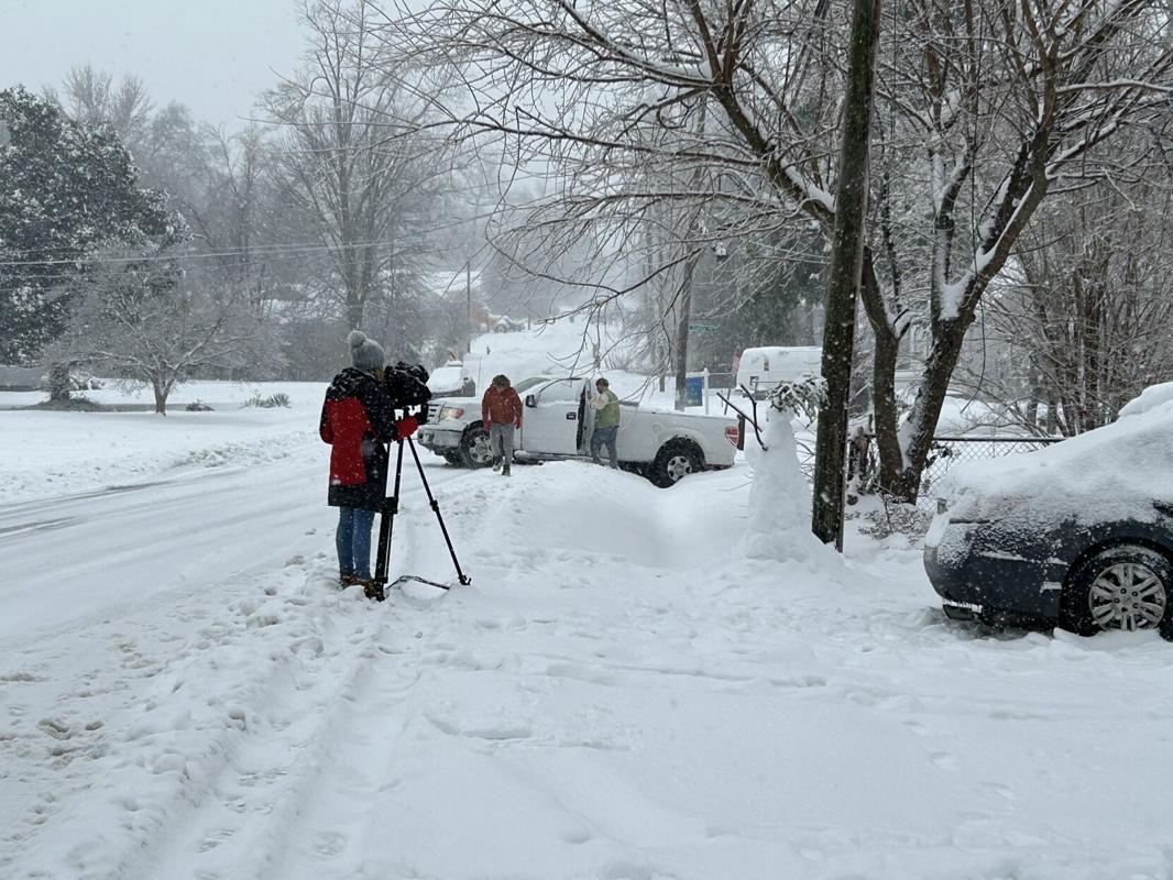 Thousands without power as winter storm buries Louisville area in snow ...