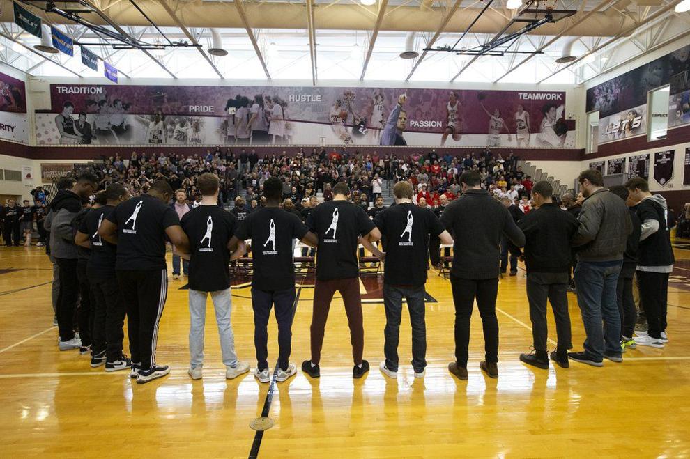 Lower Merion High School basketball alumni observe a 33-second moment ...
