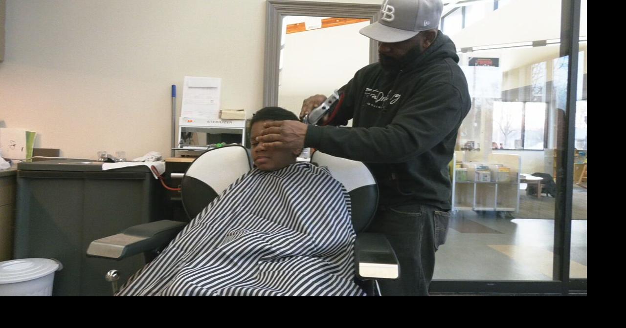 Local barber gives free haircuts to kids while giving advice on staying ...